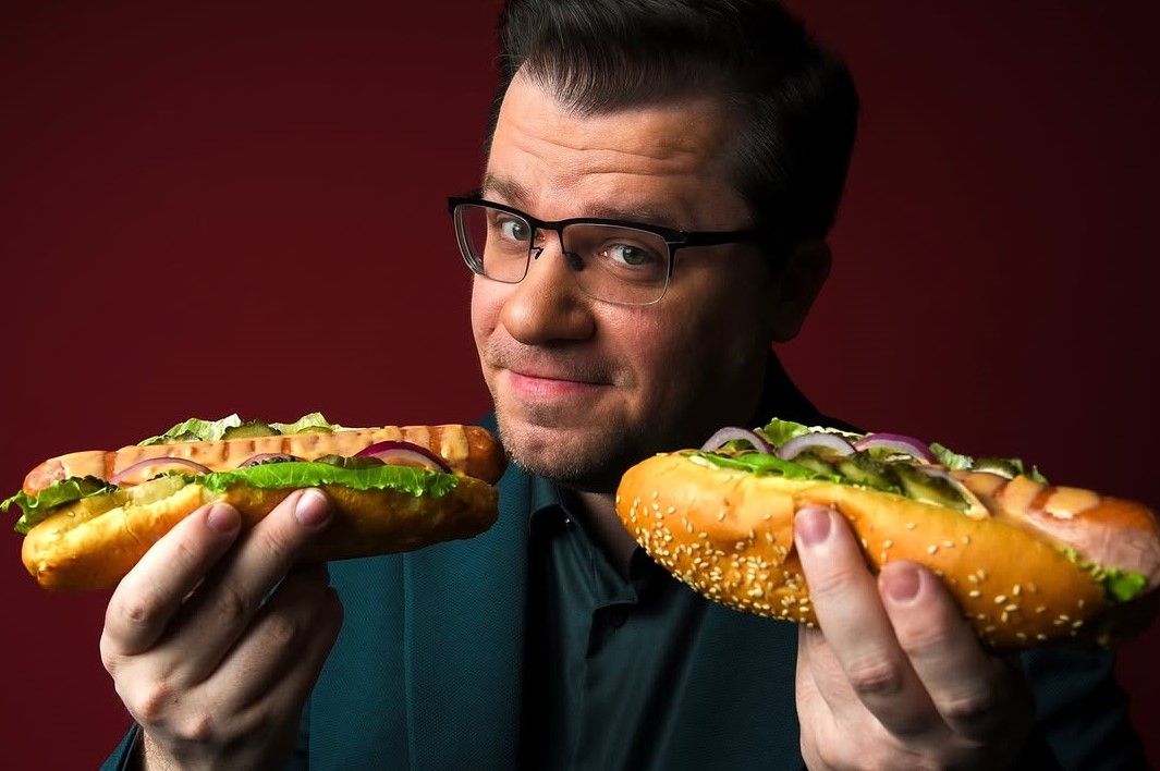 7 историй наших звезд: Жуков ностальгирует, Тимати богатеет, а Бузова ...